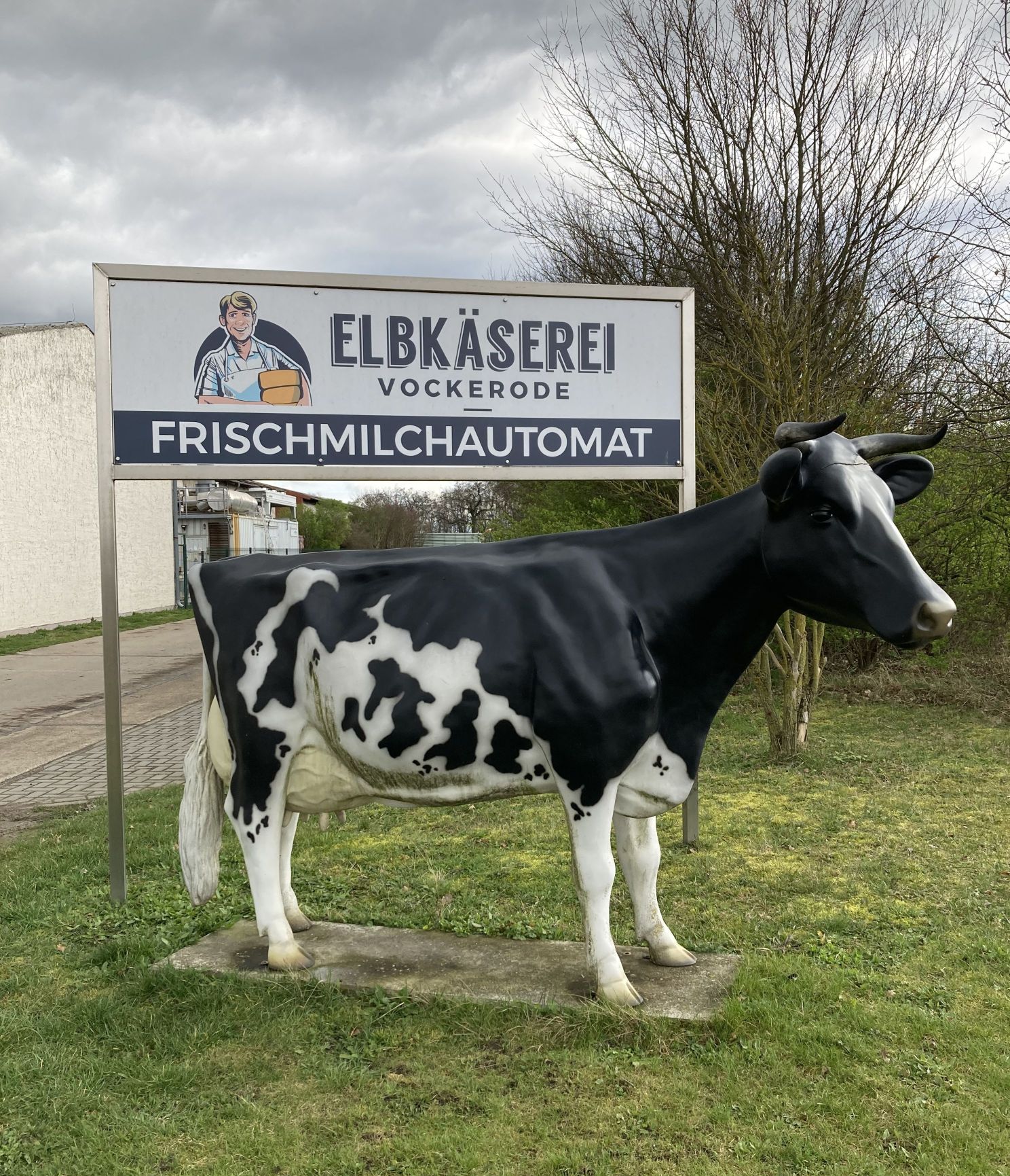 Milchautomat + Käseautomat Vockerode | Heimische Hofläden